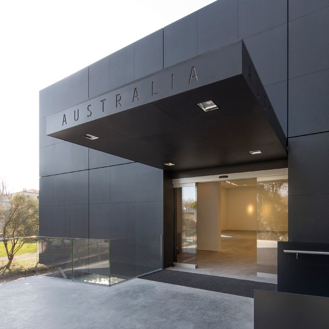 Archie Moore, al doilea artist aborigen din istorie care va reprezenta ...