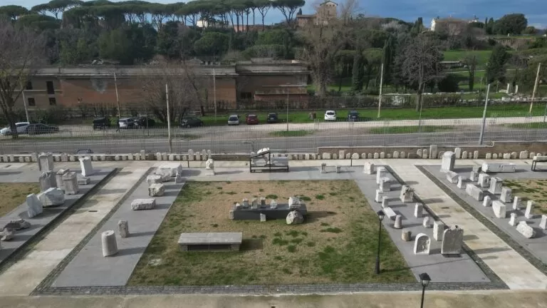 O hartă din marmură a Romei antice, expusă după 100 de ani în Museo della Forma Urbis - Curatorial