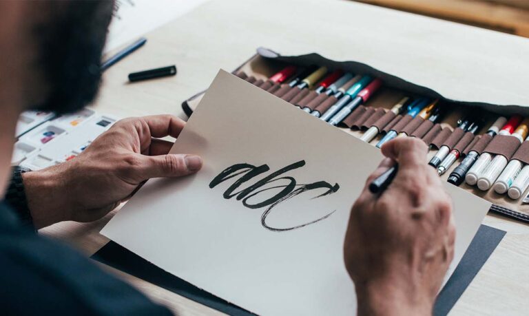 Despre caligrafie: ce este, stiluri și instrumente necesare - Curatorial