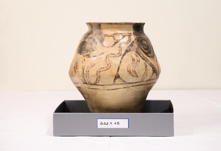 Vessel from the Cucuteni-Trypillia civilization, the oldest in the ...